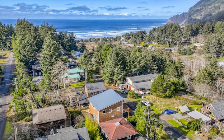 New Build, Large Deck, Neahkahnie Mountain Views - Manzanita, OR