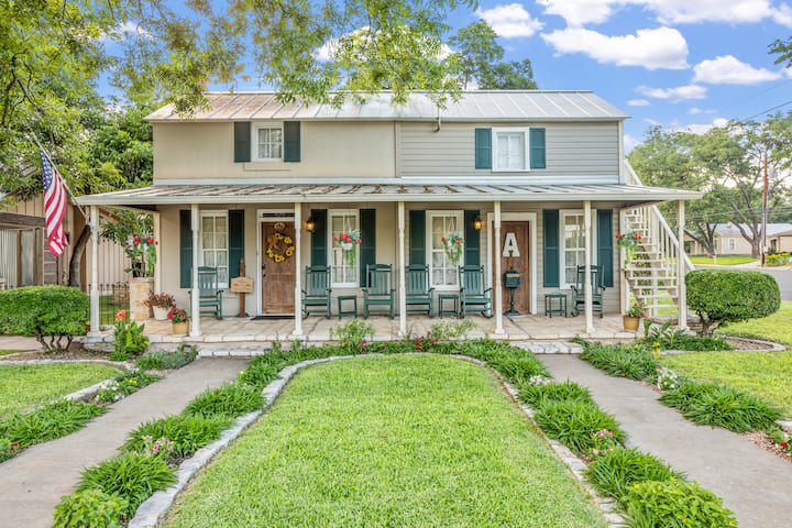 Amoroso Cottage - Fredericksburg, TX