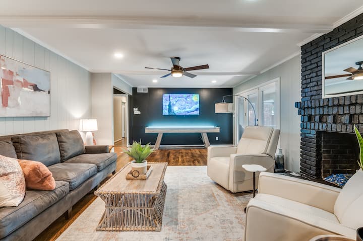 Heated Pool, Shuffleboard, Putting Green, Gm Rm! - Dallas, TX