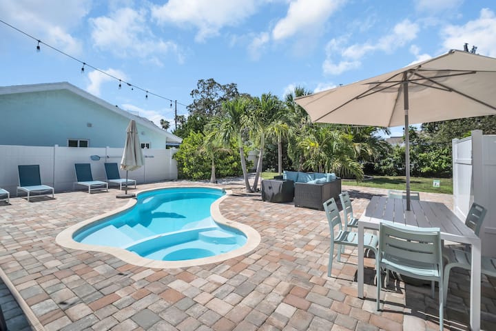 Beach Nook • Heated Pool • Spa • Golf Cart • Pets - Indian Rocks Beach, FL