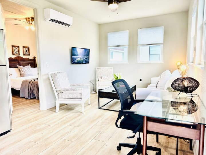 Pet Friendly • Bikes Included •Beach• Downtown Srq - Sarasota, FL