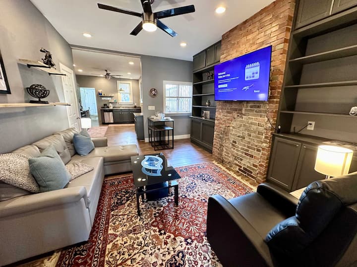 Convenient 1 Br Close Southside - 貝爾維尤