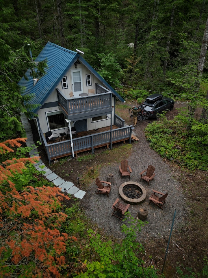 Hemlock Haven · Hot Tub Near Mt Rainier - Ashford, WA