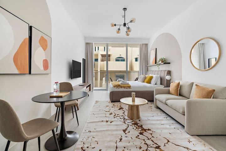 Silkhaus Modern & New Studio | Luma21 In Jvc - Émirats arabes unis