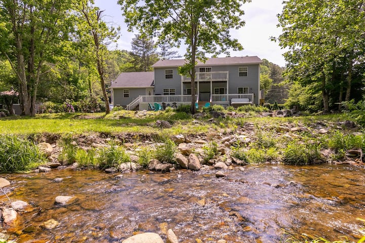 Riverwood @Mill Ridge -Hottub, Arcades, Pool, Pets - Sugar Mountain, NC