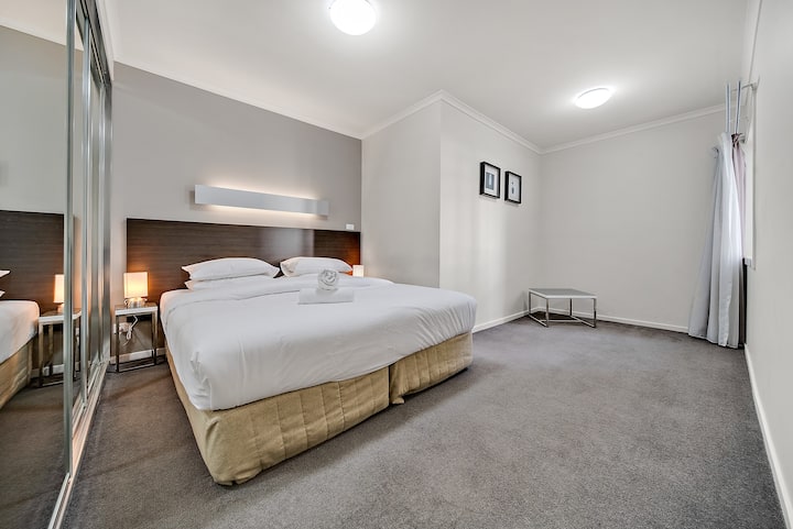 Comfy 2-bed Near The Lake With Secure Parking - Canberra
