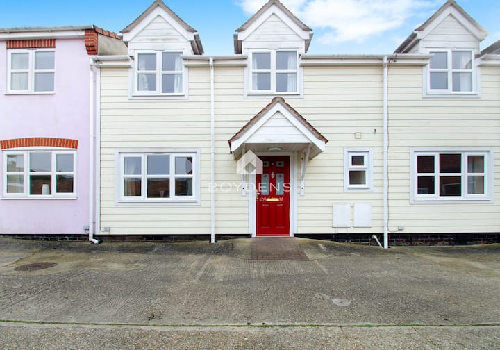 4 Ratcliff Mews - Frinton-on-Sea