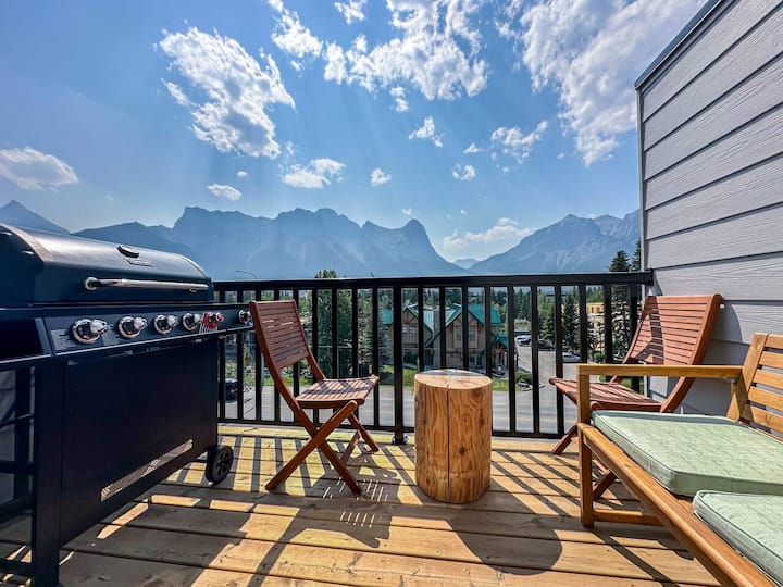 Mountain View Townhouse 10min Walk To Dt W/hot Tub - Canmore