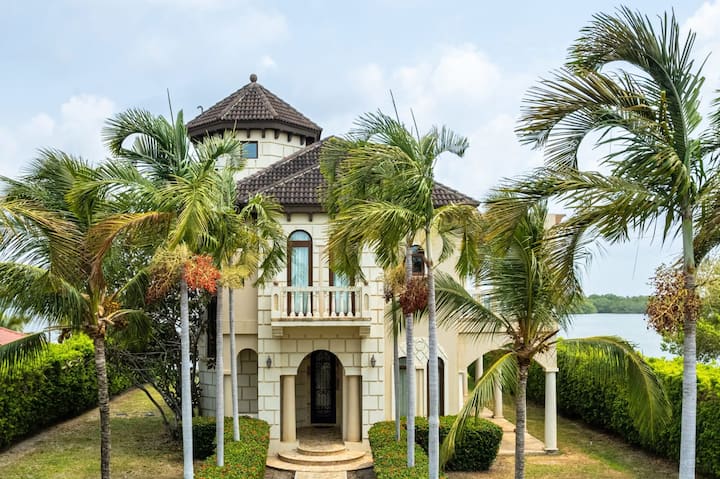 Villa Castello, Private, Amenities, Walk To Beach - Belize