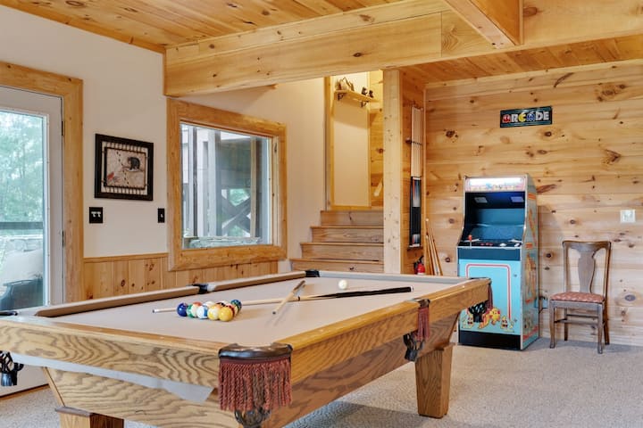 5 Star Cabin! - Pool Table-pinball- Hot Tub - Mineral Bluff, GA