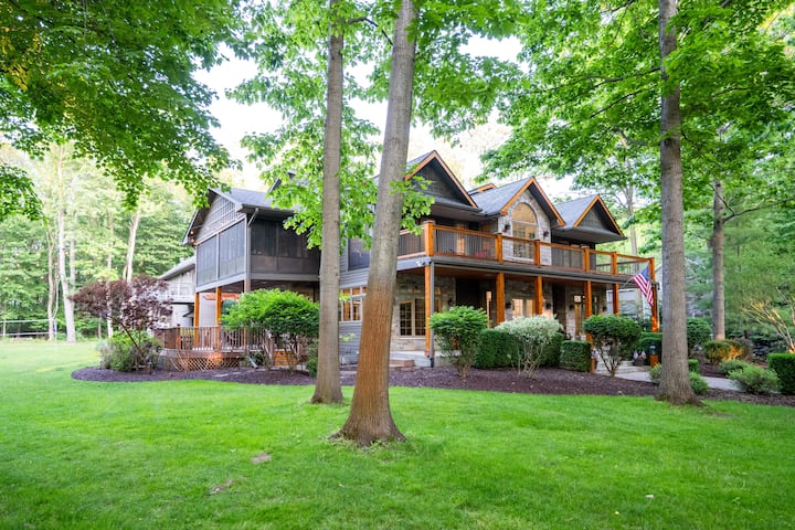 Fennville Stunner! Hot Tub, Assoc Lake Mi Beach - Saugatuck, MI