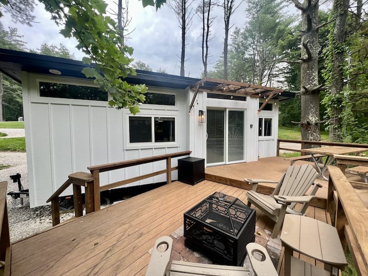 Dahlia Tiny House By The Lake - Logan, OH