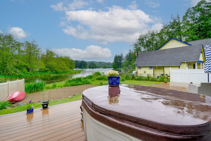 Lakefront Bremerton Vacation Rental W/ Hot Tub! - Scenic Beach State Park, Seabeck