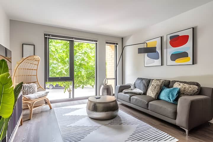 1br+den | Gym, Lounge | Bellevue | Sophari C - 벨뷰