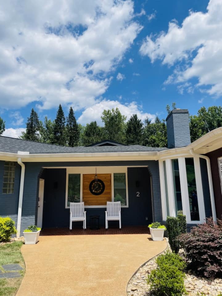 Unit 2_expansive Luxury Suite For Up To 4 Persons - Charlottesville, VA