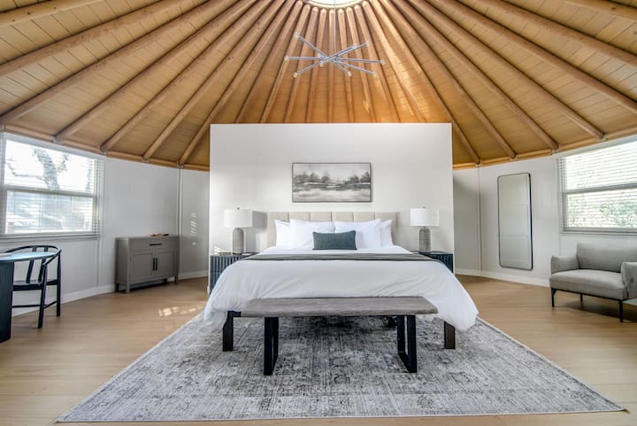 Luxury Yurt In Fredericksburg - Malbec At Haven - Signor Vineyards, Fredericksburg