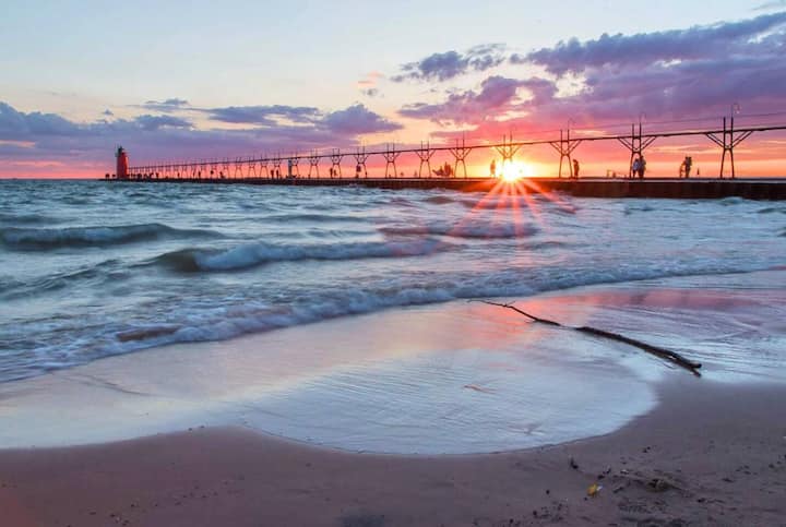 Heated Pool, Hot Tub, Walk To Town, Games & Pets! - South Haven, MI
