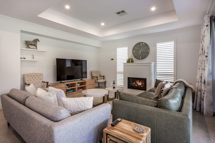 Hamptons By The Green—grand Golfside Retreat - Yallingup