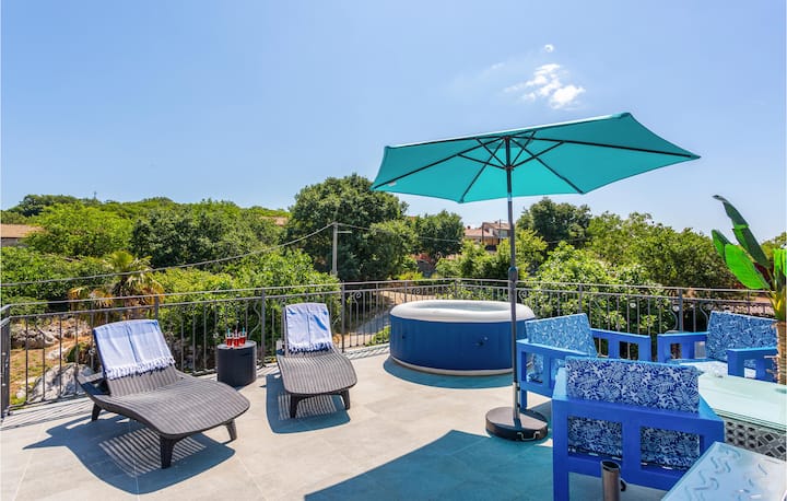 Luxurious Home In Malinska With Wifi - Cres