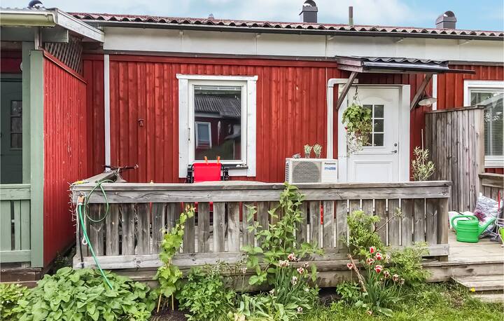 2 Bedroom Gorgeous Home In Hallstavik - Hallstavik