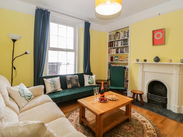 27 Exeter Street - テインマス