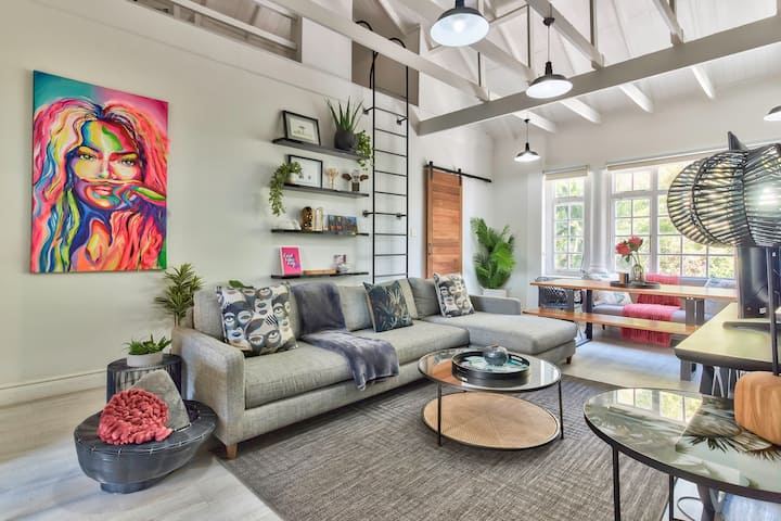 Buzzing Galleria Apartment Near Rocklands Beach - Camps Bay