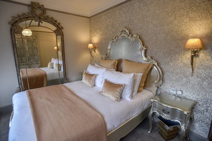 Superior King Room @ The Kingsbury 7even / 8ight - Marlborough