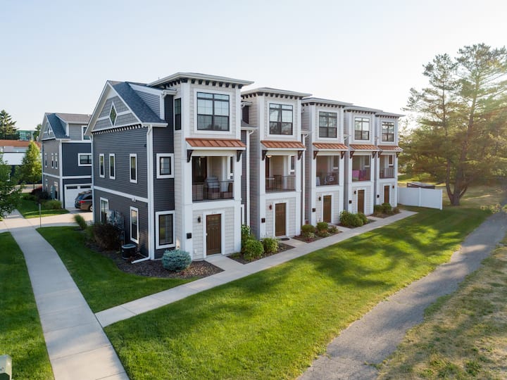 Walk To Downtown Grand Haven, Waterfront - Grand Haven, MI