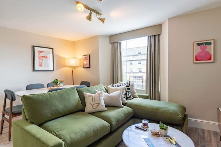 Wellington Place | 3 Bedroom Apartment - Bristol