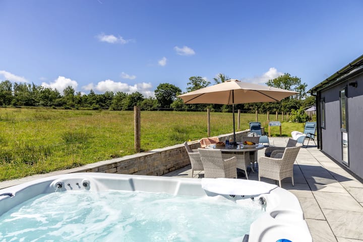 Cherry Lodge, 14 Roadford Lake Lodges - Devon