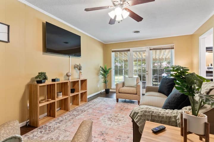 Firepit & Patio- Mins To Dining- The Vaughnique - Montgomery, AL