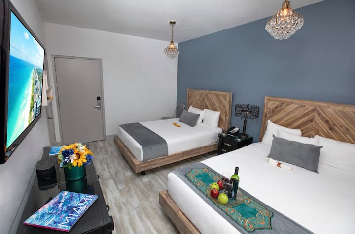 Great Location On Collins Ave, South Beach, 2 Beds - Miami Beach, FL