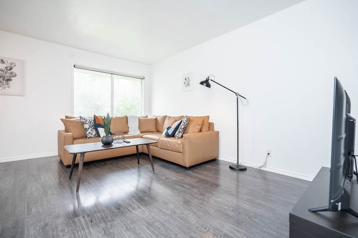 (279)classy 3 Bdr  In Quiet Neighbourhood+parking - Winnipeg