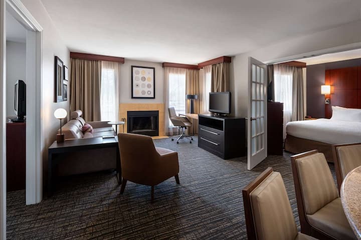 Relax And Recharge! 2 Great Units, Free Breakfast - Phoenix, AZ