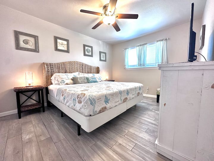 Coastal Condo, Walk To The Beach, Pool, Sleeps 8! - Corpus Christi