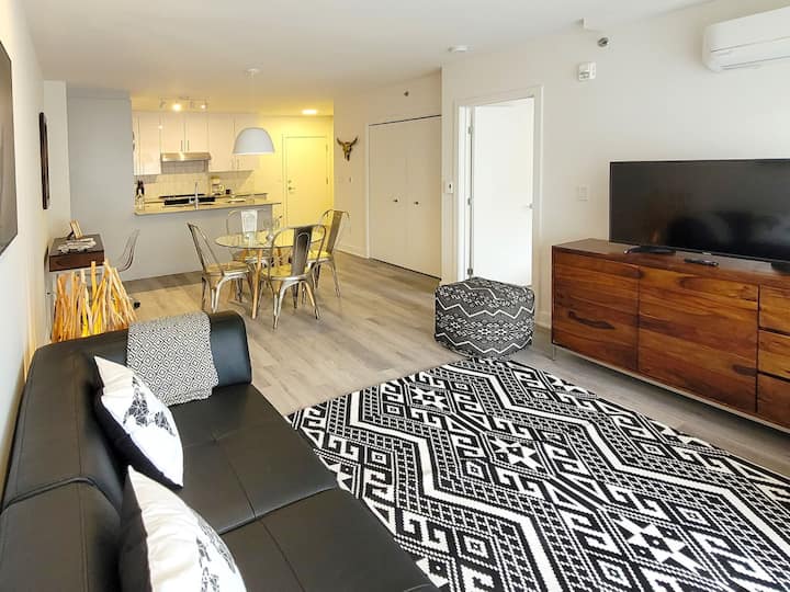 Stylish 2br With Skyline Views, Near Brossard Park - Longueuil