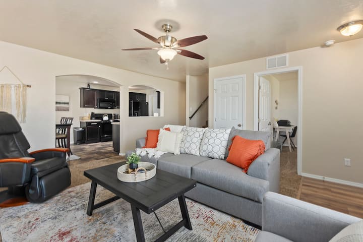 Spacious 4br Near Roaring Springs, Topgolf, Parks - 默裏迪恩