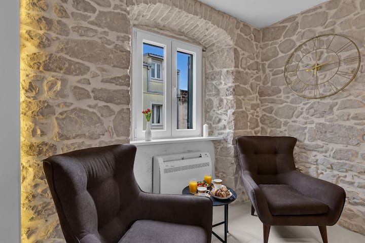 A-21443-a Appartement De Deux Chambres Avec Le - Makarska