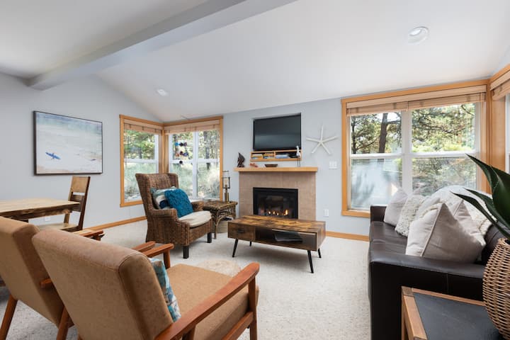 Beachcomber Cottage - 2 Bedroom - 2 Bath - Pacific City, OR