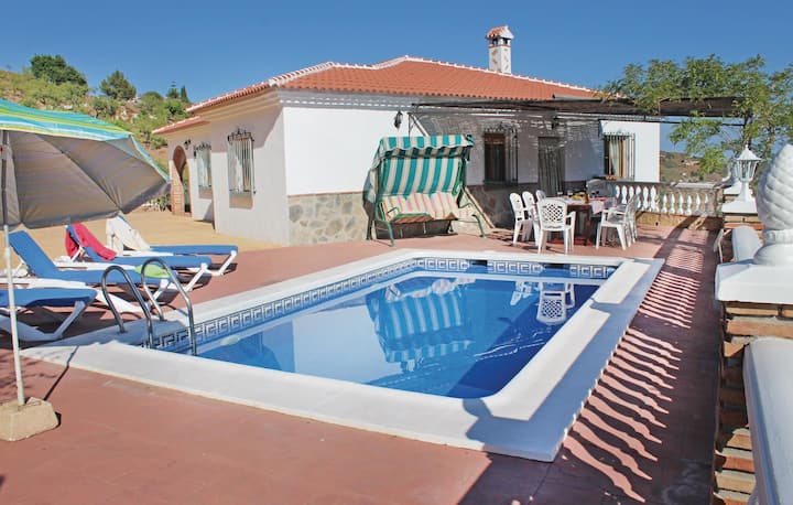 4 Bedroom Amazing Home In Corumbela - La Maroma