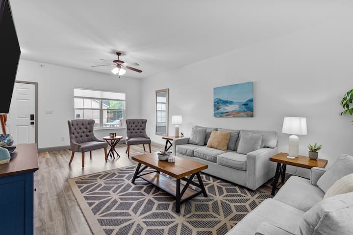 Springhurst Serenity: Fresh 4br Getaway - O'Fallon, MO