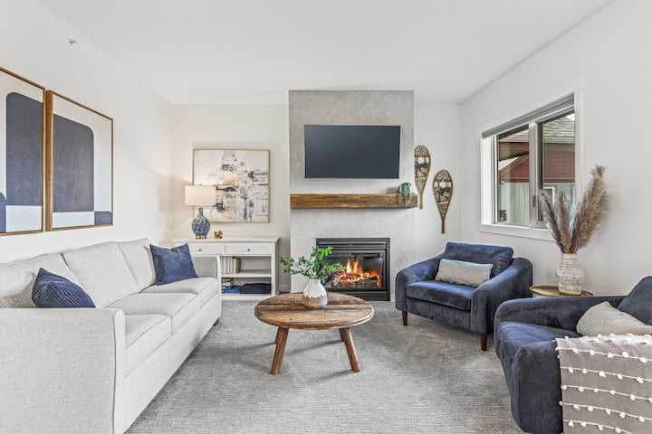 Top Floor Mountain View With Pool & Hot Tubs - Canmore