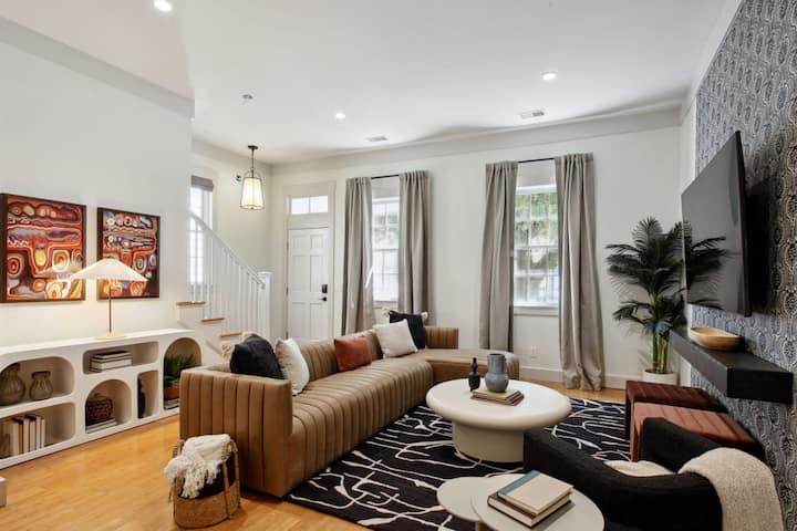 Newly Renovated Home | Free Parking - Savannah