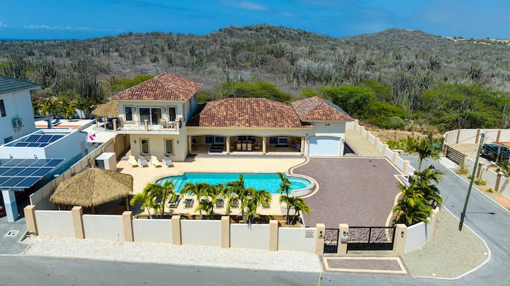 Stunning 4br Pool Villa W Patio Near Palm Beach - Aruba