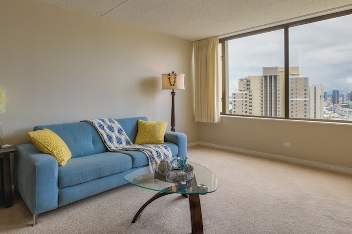 Honolulu Condo Stay W/ Balcony: Walk To Beaches! - Honolulu