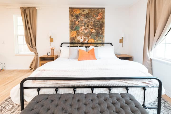 Serene Cove Studio | King, Driveway, Keyless Entry - Memphis, TN