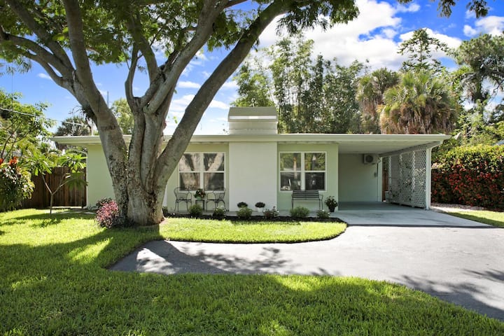 Gorgeous Renovation, 3 Bed, 2.5 Bath, Close To 5th - Naples, FL