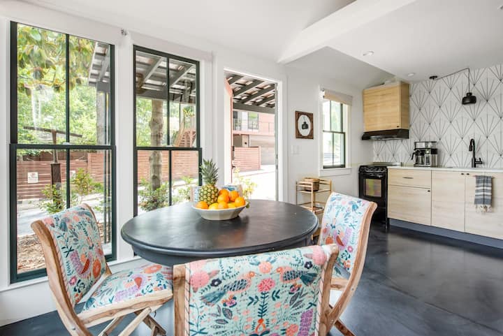 Rosemary Cottage - Pad For Laughs & Late Nights - Atlanta, GA
