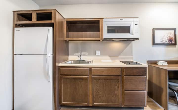 Bellflower Paradise! 2 Relaxing Units, Kitchen! - Long Beach, CA