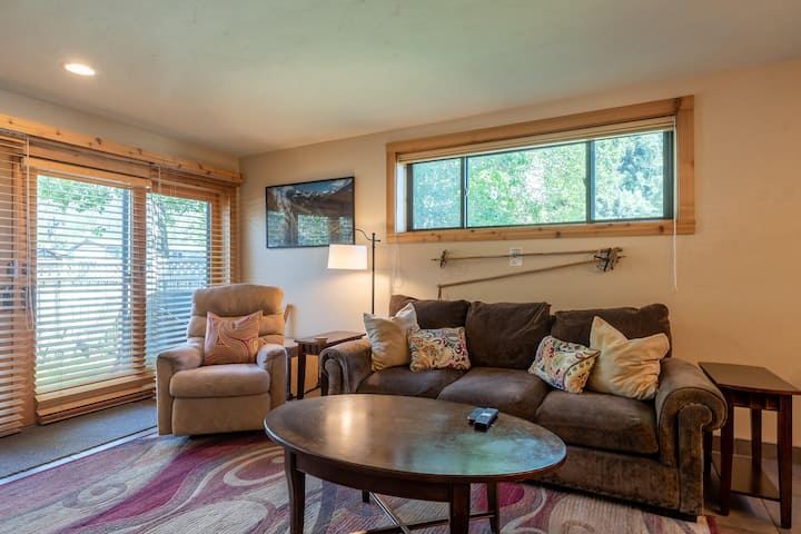 Alpine Villa Condo 1- New Listing! Find A Perch - Ketchum, ID